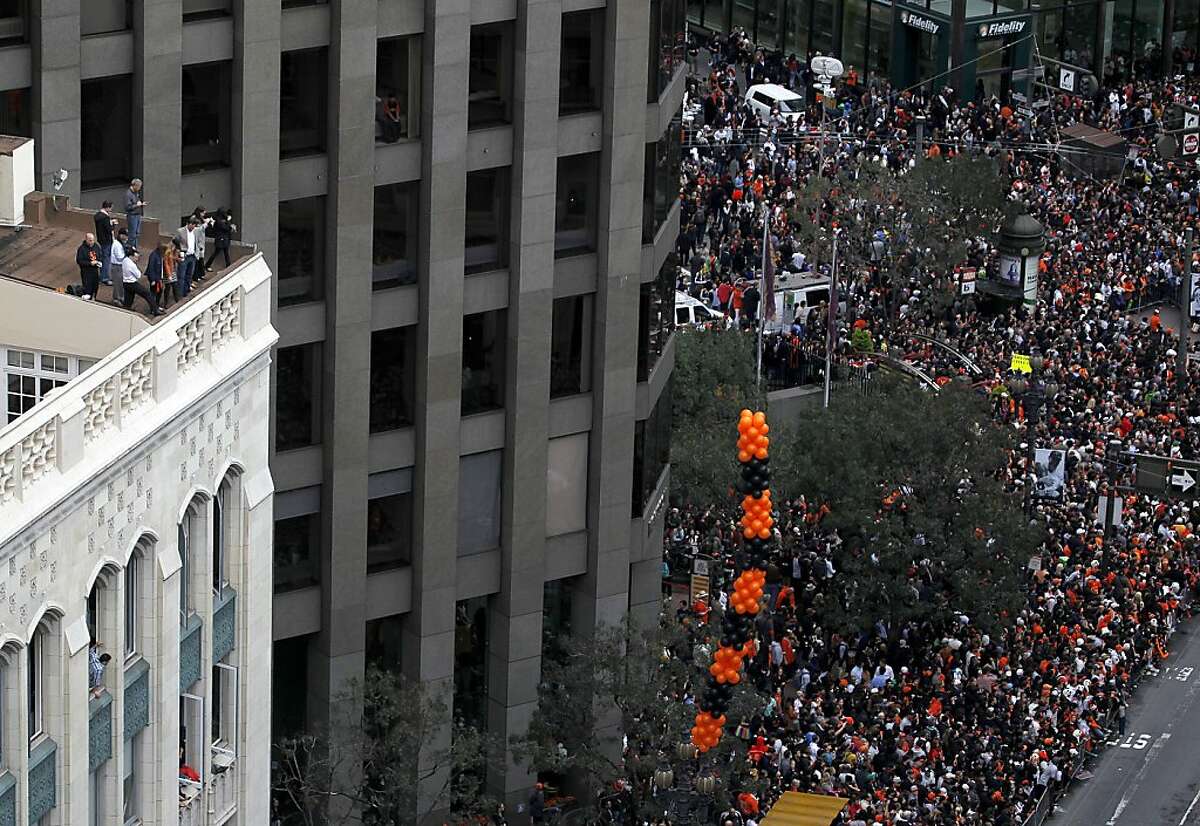 Huge turnout for Giants parade up Market