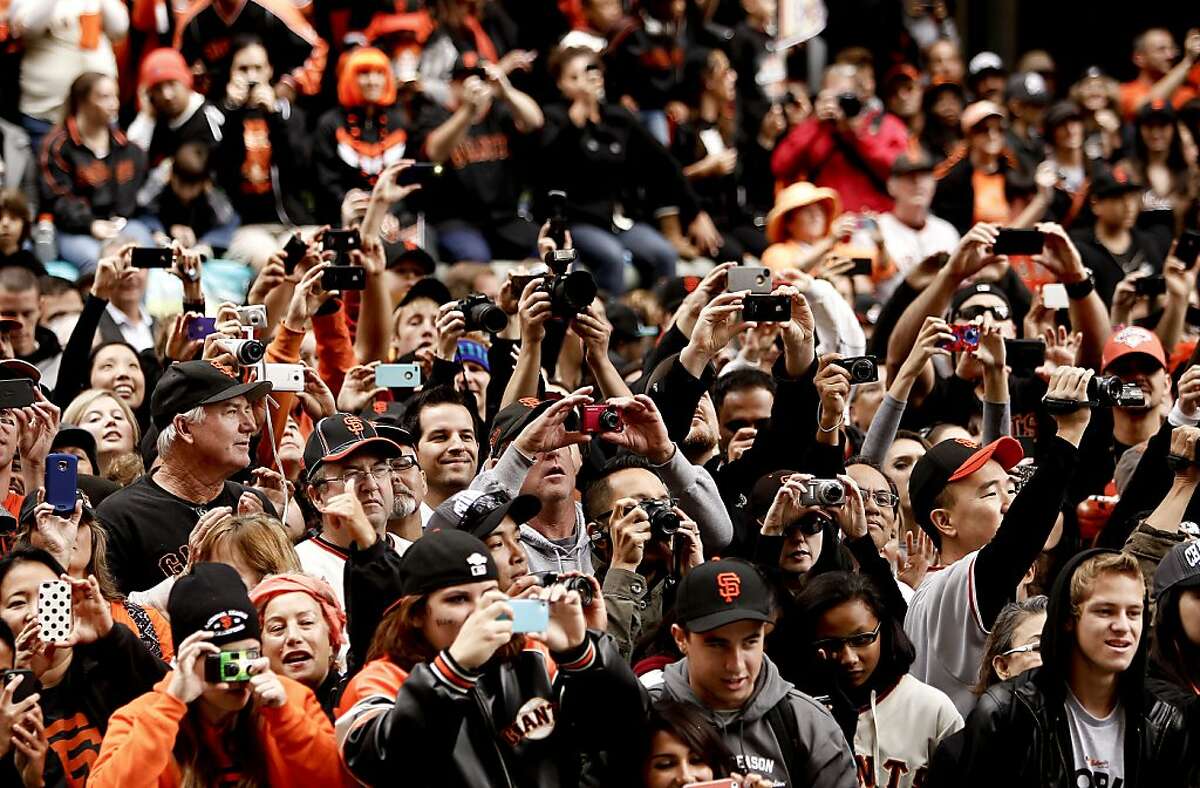 Huge turnout for Giants parade up Market