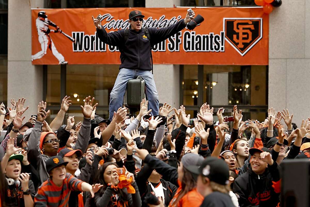 Huge turnout for Giants parade up Market