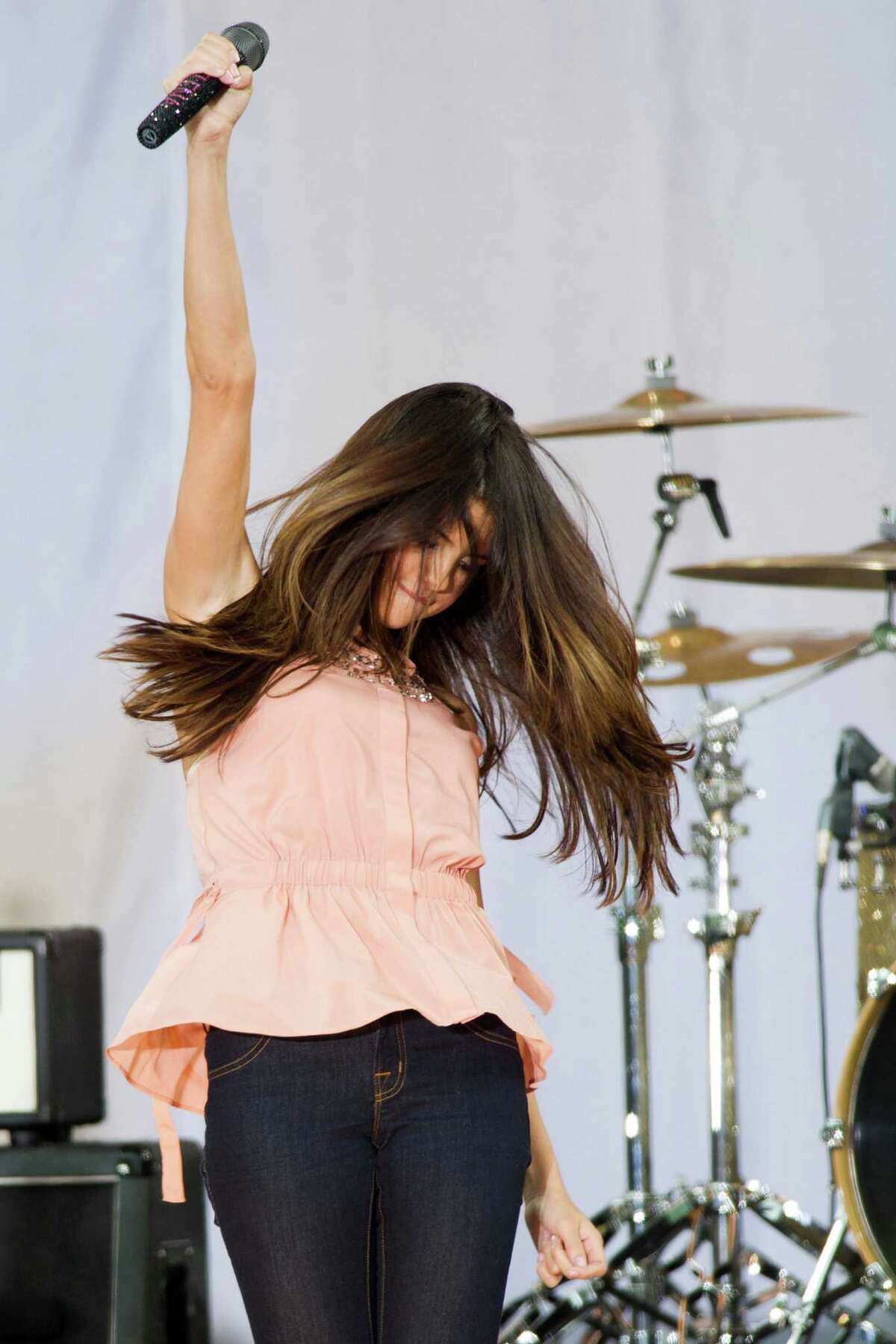 Selena Gomez sets 2016 Houston date