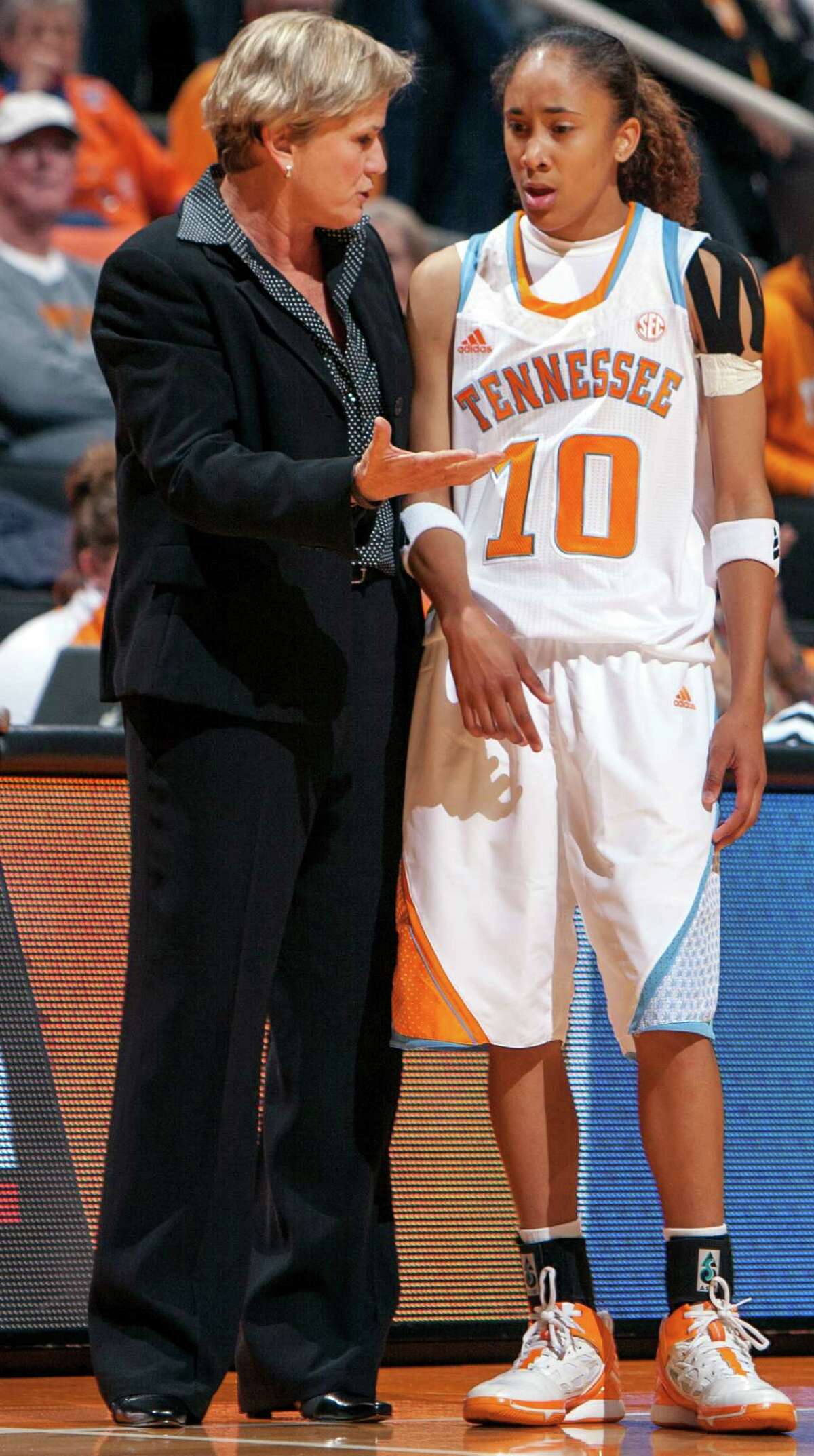 Steele-ex Simmons excelling for Tennessee