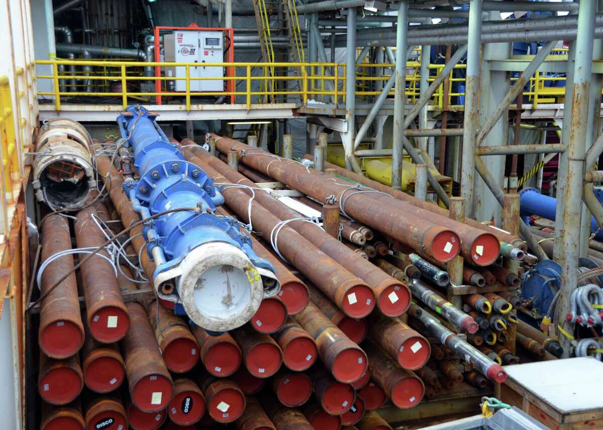 Arctic drillship undergoes repairs