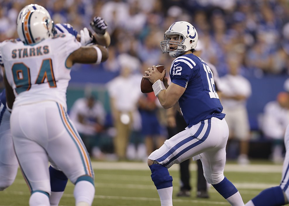 Luck throws for 433 yards in Colts win