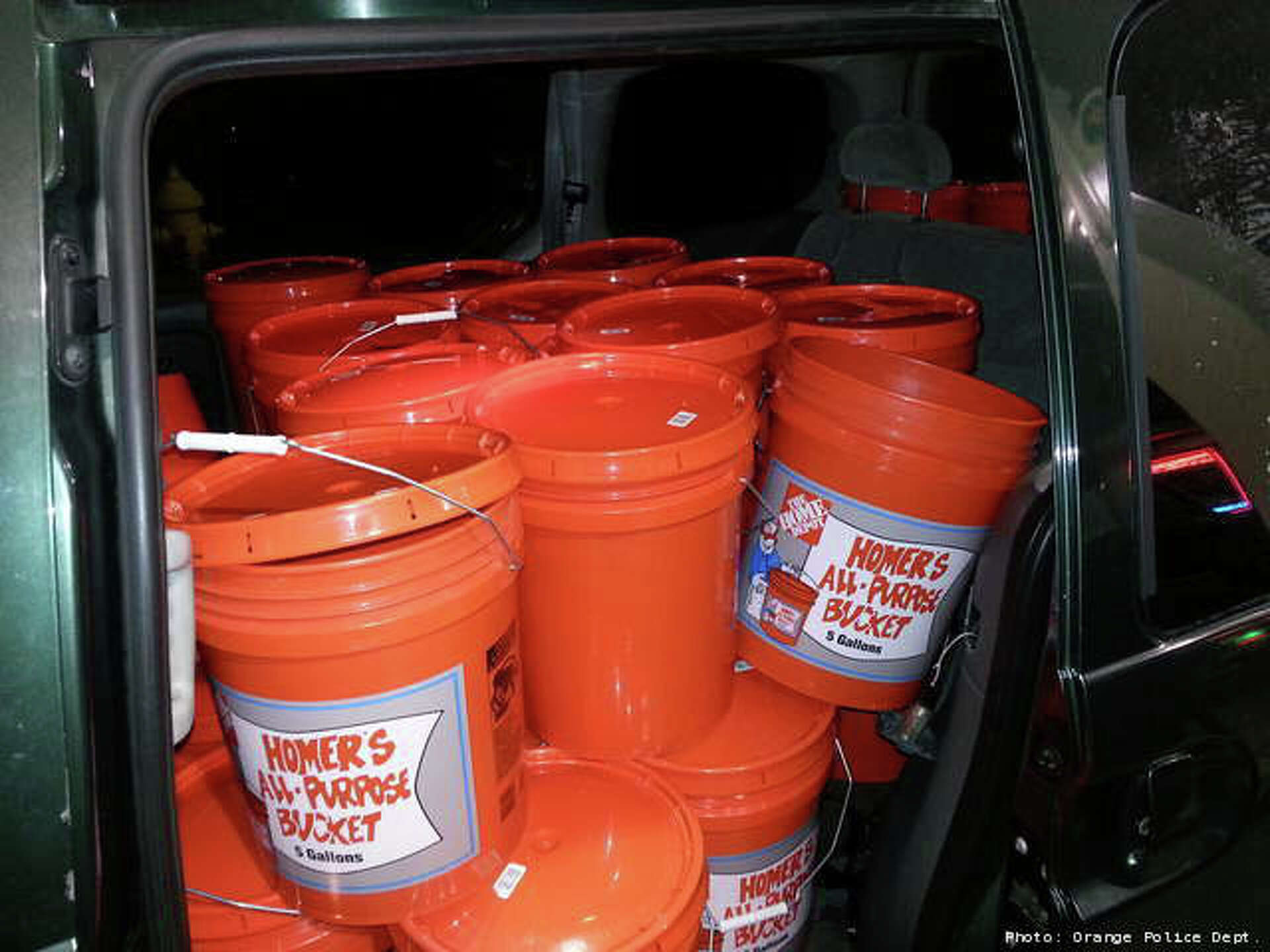 Cops: New York man filled 30 buckets with gas in Conn.