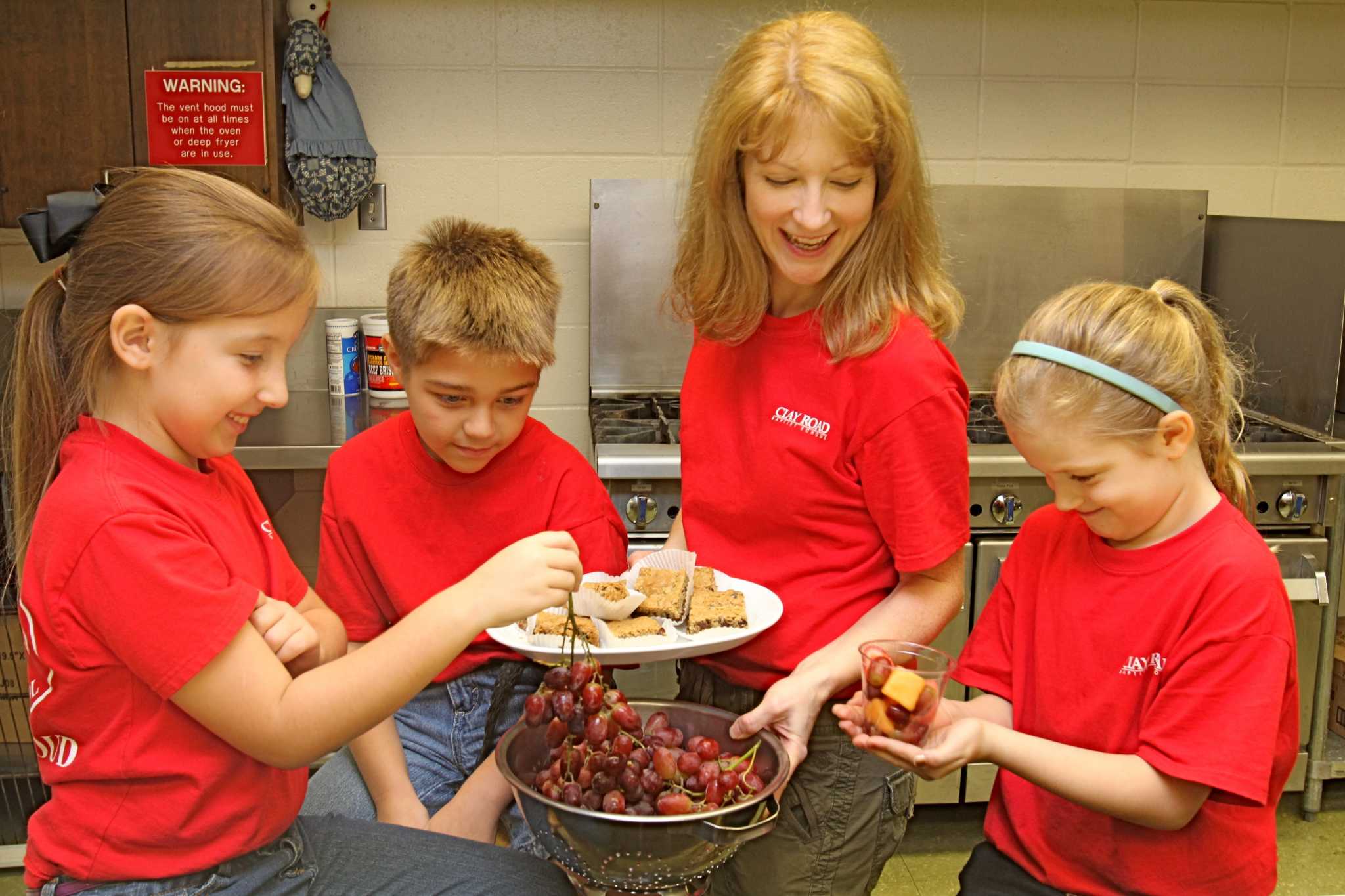Homemade food, bell entice pupils to eat right