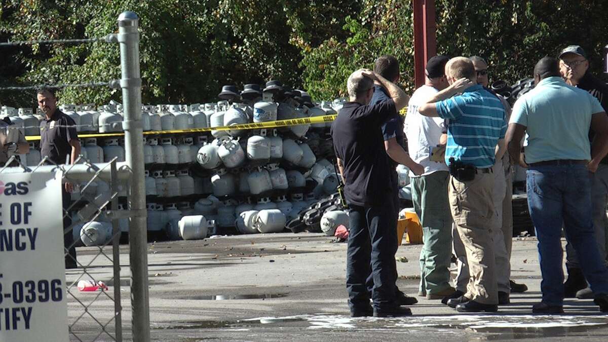 Propane tank blast in Conroe injures 8