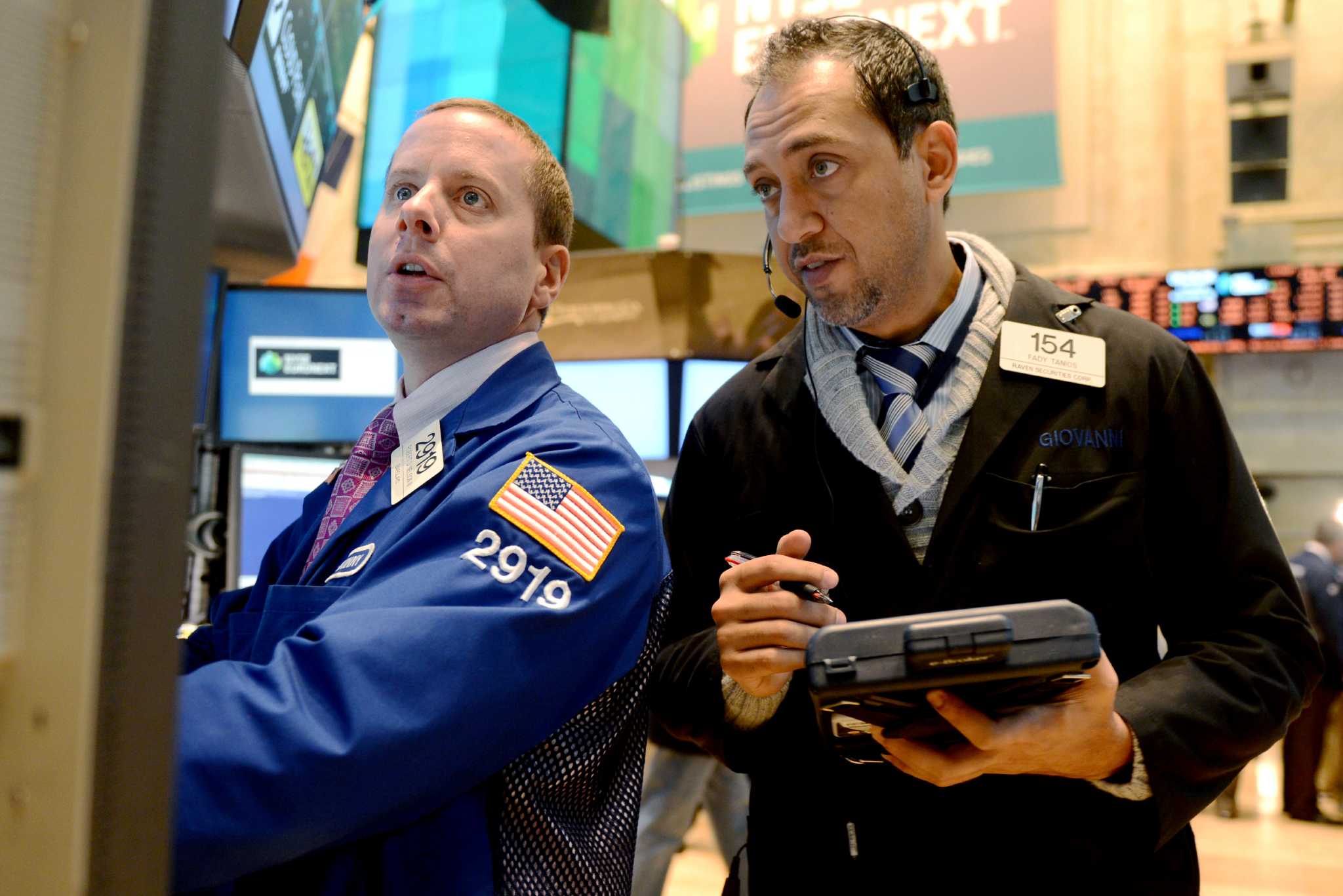 Peering over 'cliff,' investors finish brutal week