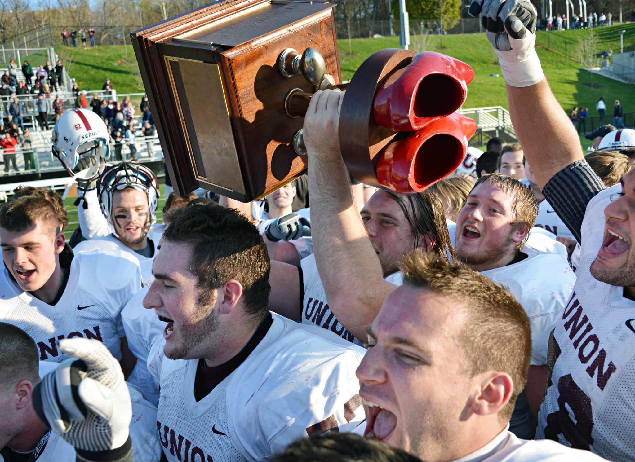 Union stuns RPI in overtime