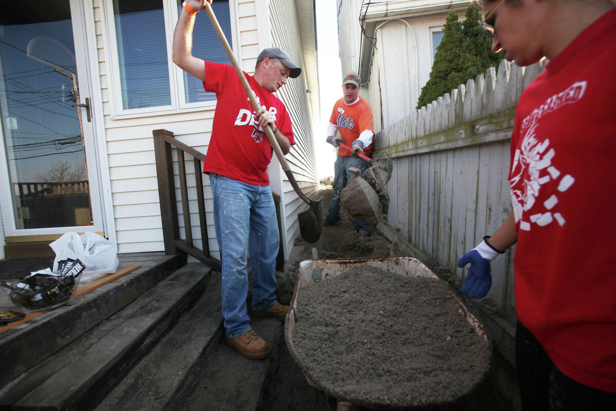 Volunteers help clean up Fairfield Beach homes