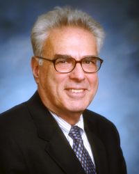 UT medical chief Shine to retire