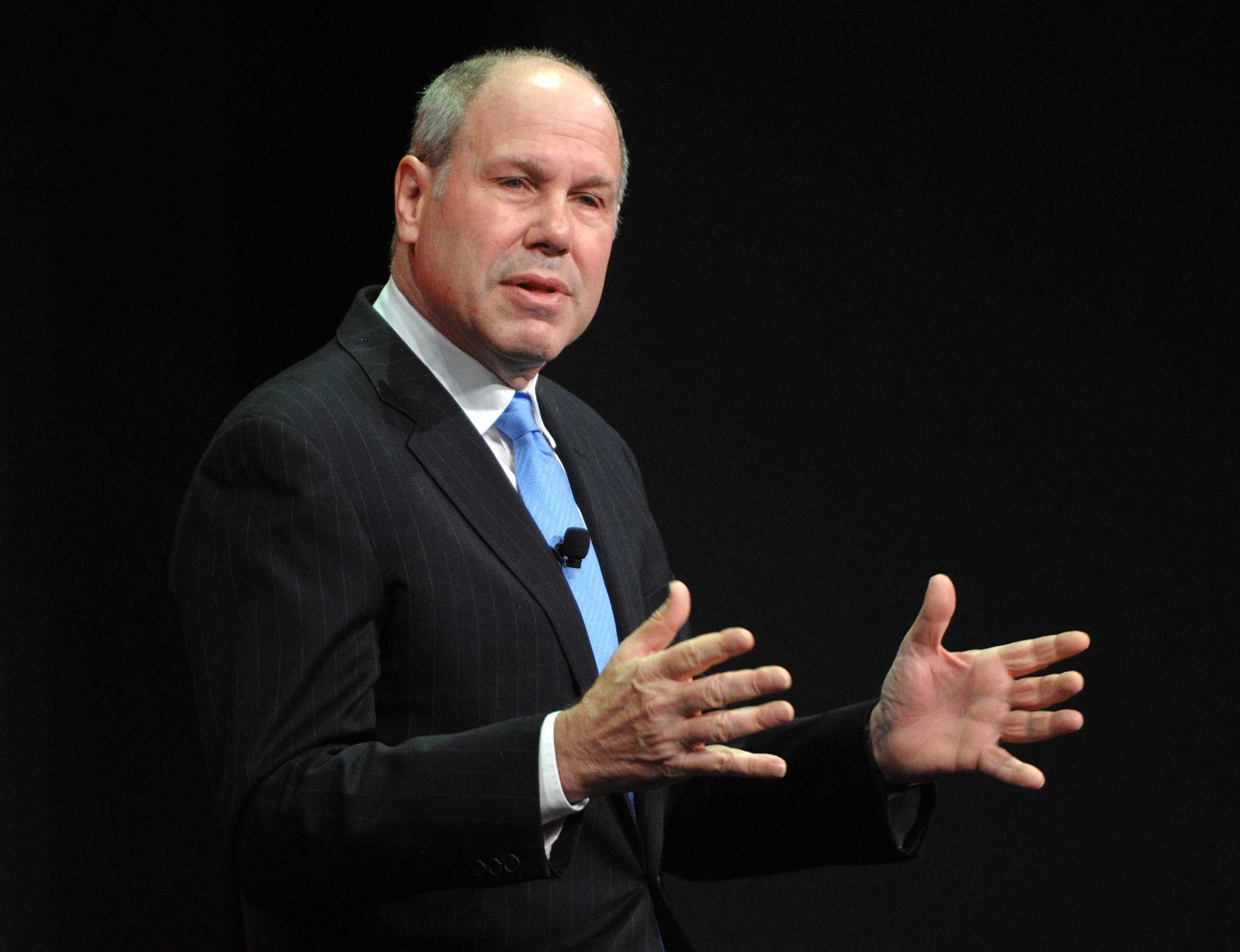 Eisner gets back into movies with Universal deal
