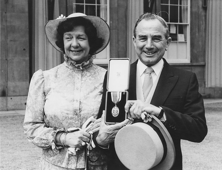 Sir Rex Hunt, ex-Falklands governor, dies