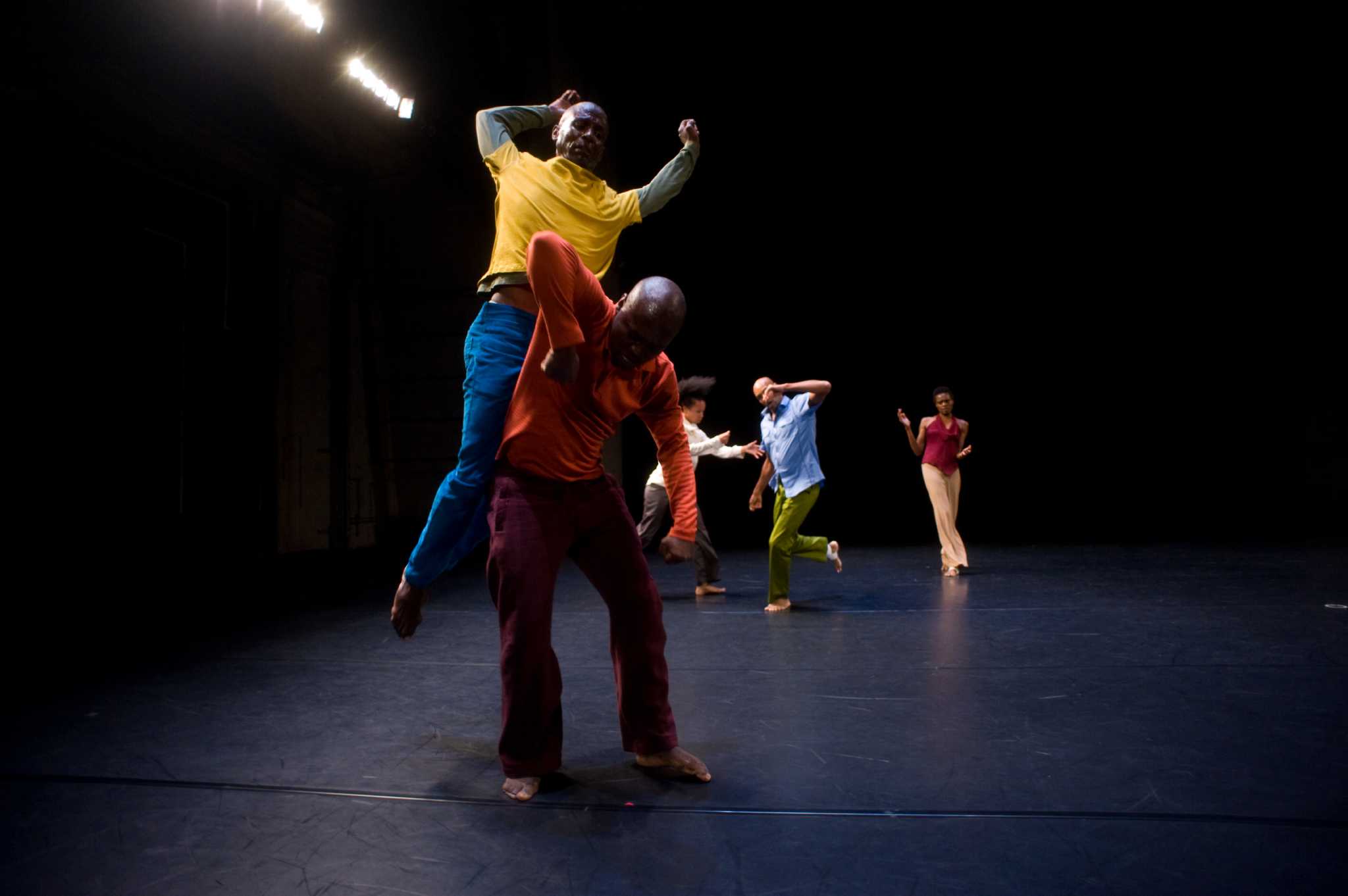 Ralph Lemon pushes dancers to extremes in '4Walls'