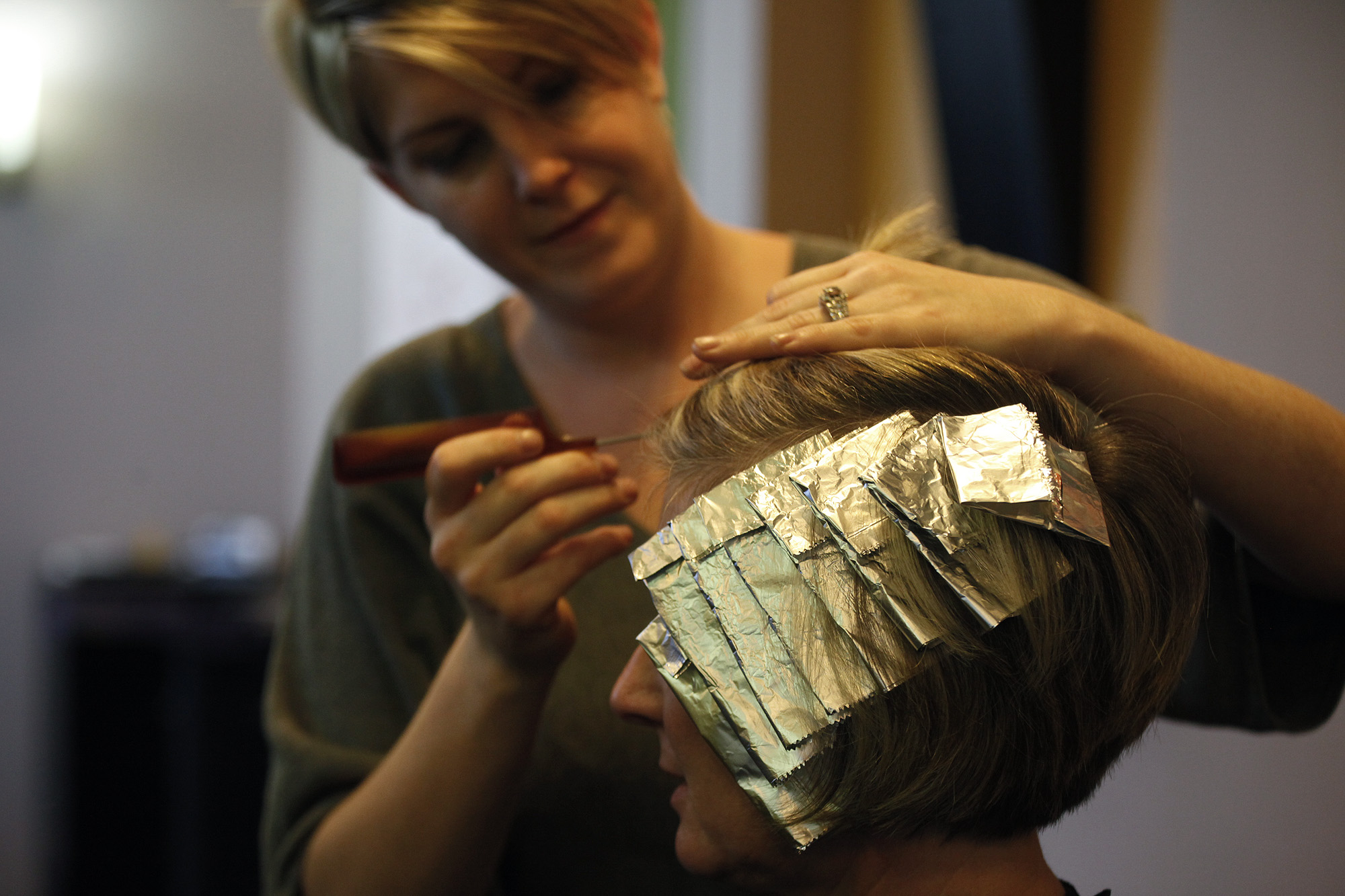 Recession can't cut off trips to beauty salons