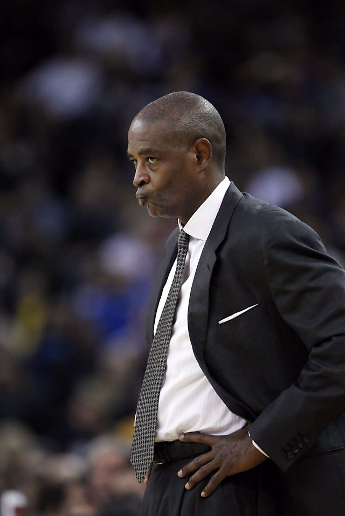 Barnes lifts Warriors past Hawks