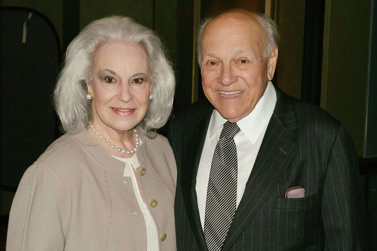 Sanjay Gupta draws 800 to St. Luke's Crystal dinner