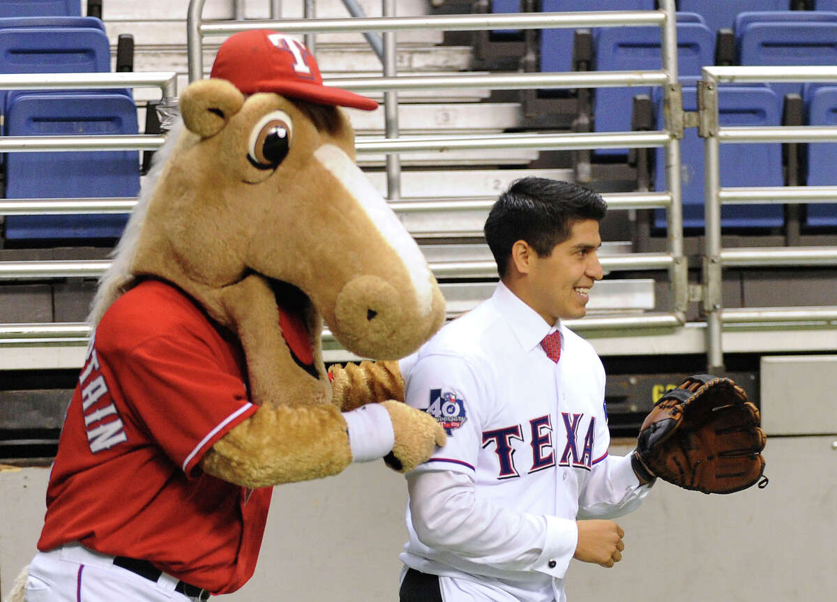 It's batter up for first time in the Alamodome