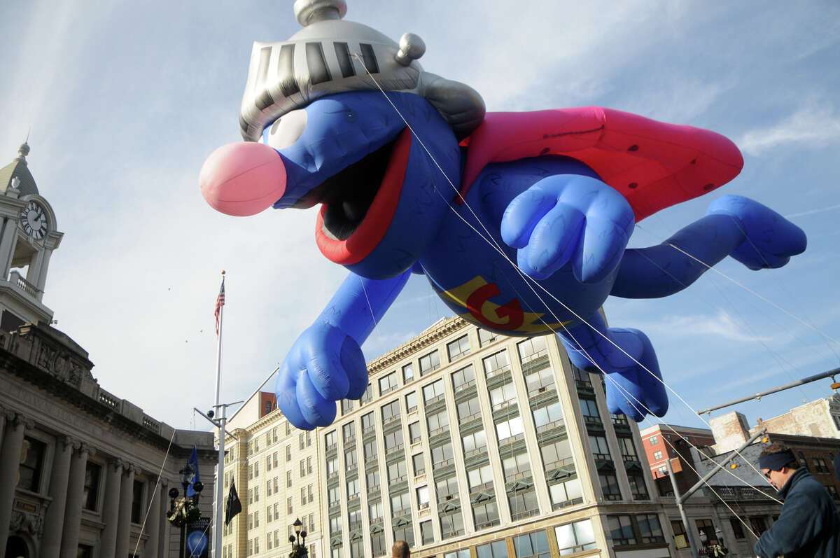 Balloon parade launches area crowds into the holiday season