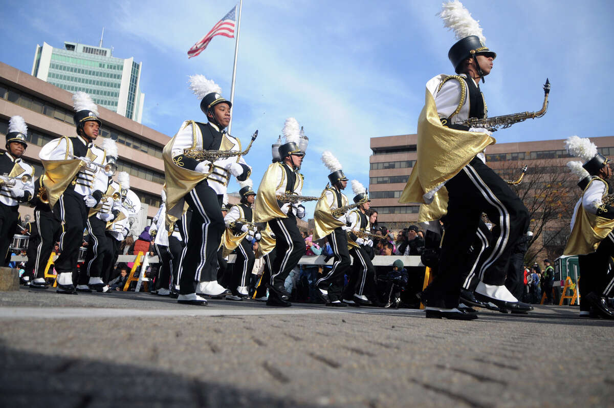 Balloon parade launches area crowds into the holiday season