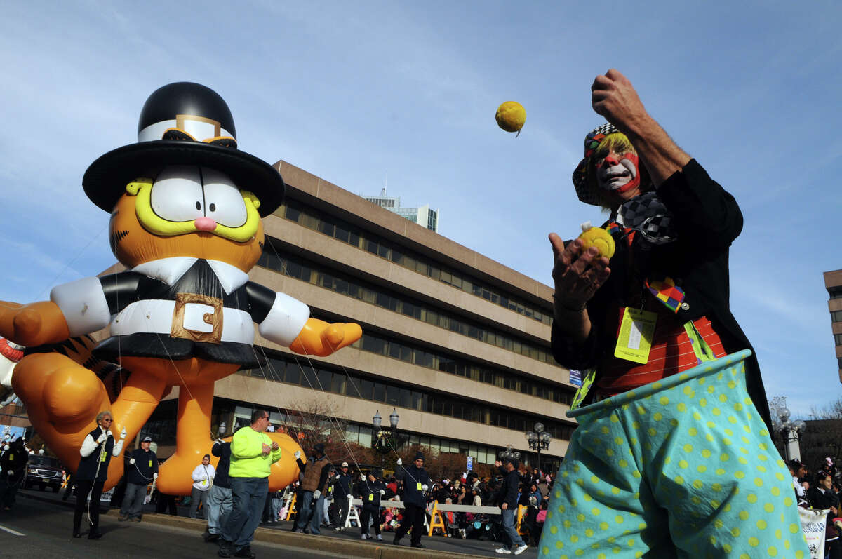 Balloon parade launches area crowds into the holiday season