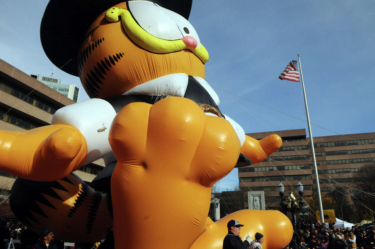Balloon parade launches area crowds into the holiday season