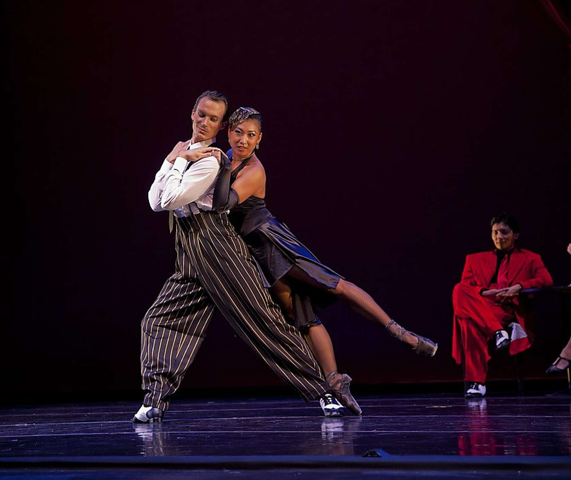 'Swingin' Holiday' review: festive hit