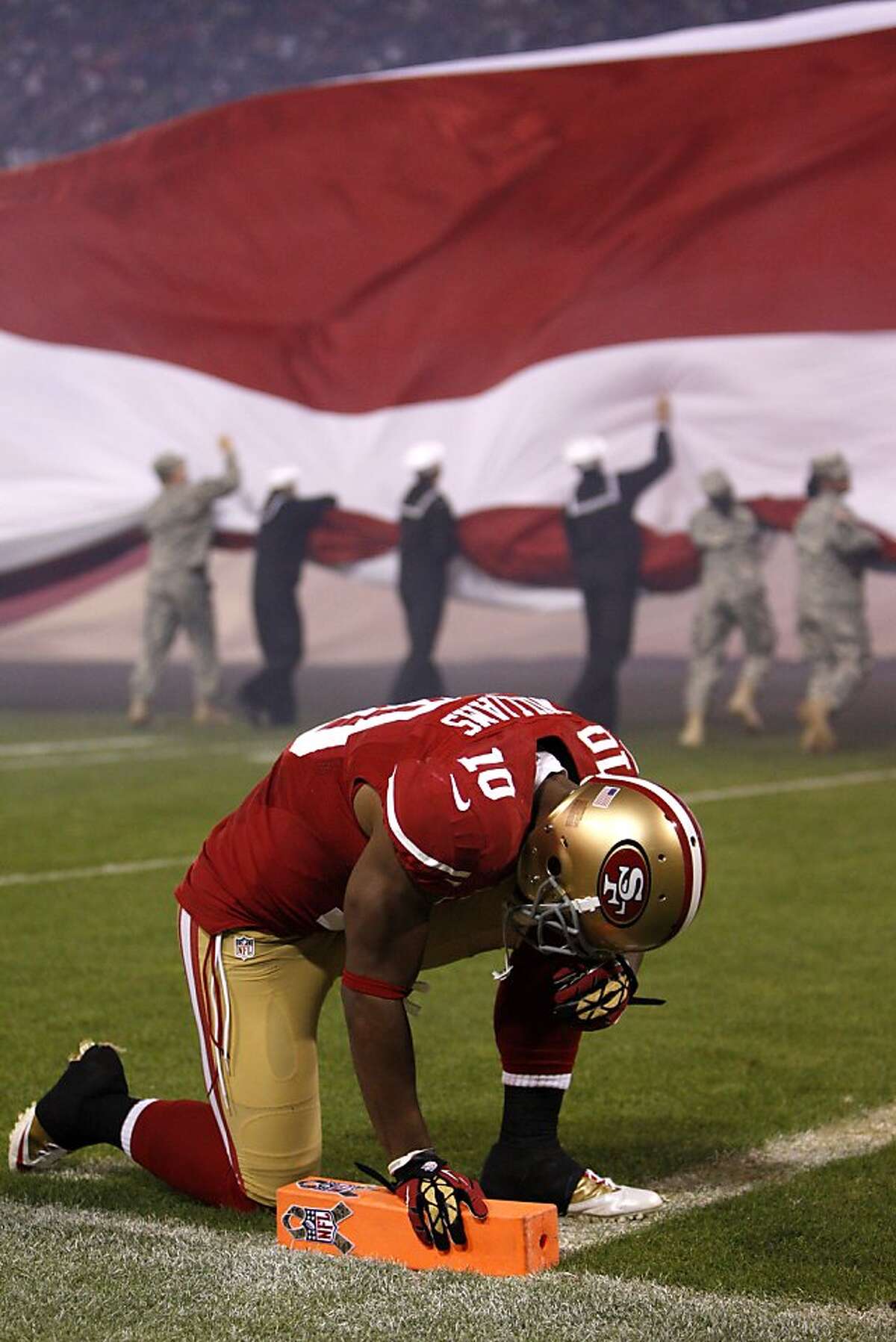 49ers' Kaepernick thrives in 1st start