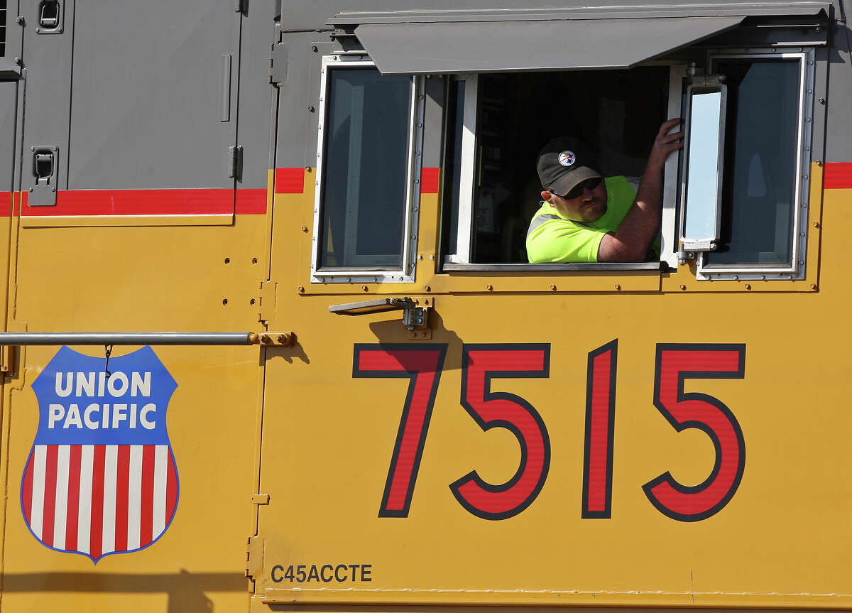 Settlement reached in lawsuit following fatal parade float crash