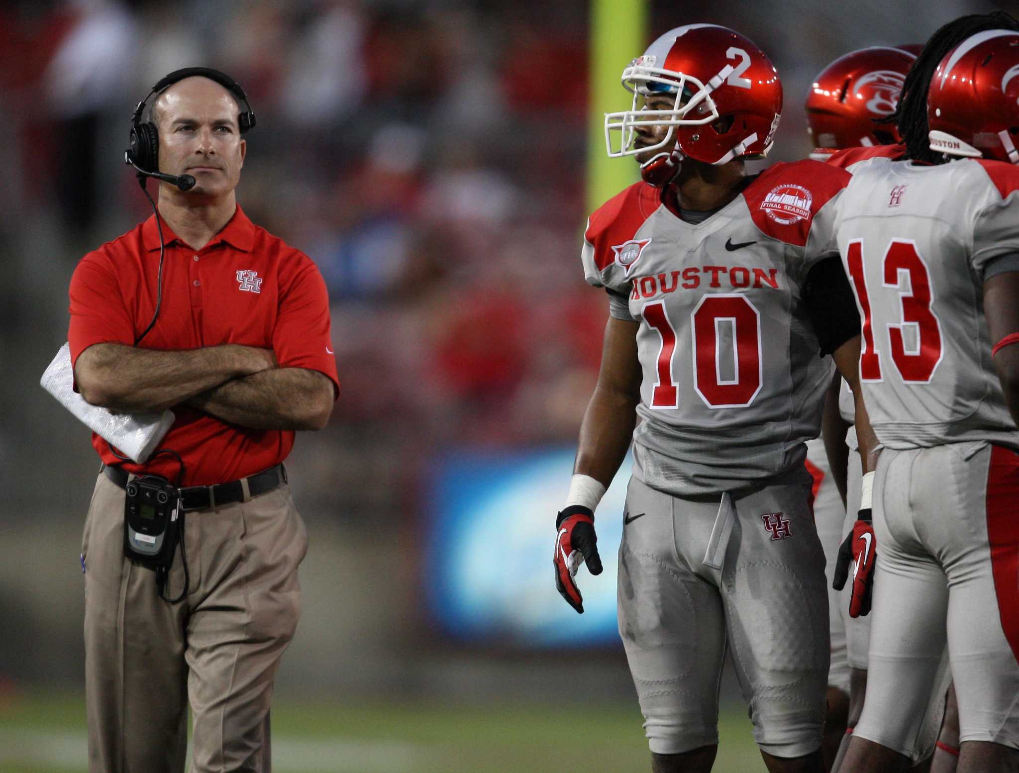 UH suffers steep fall from football grace