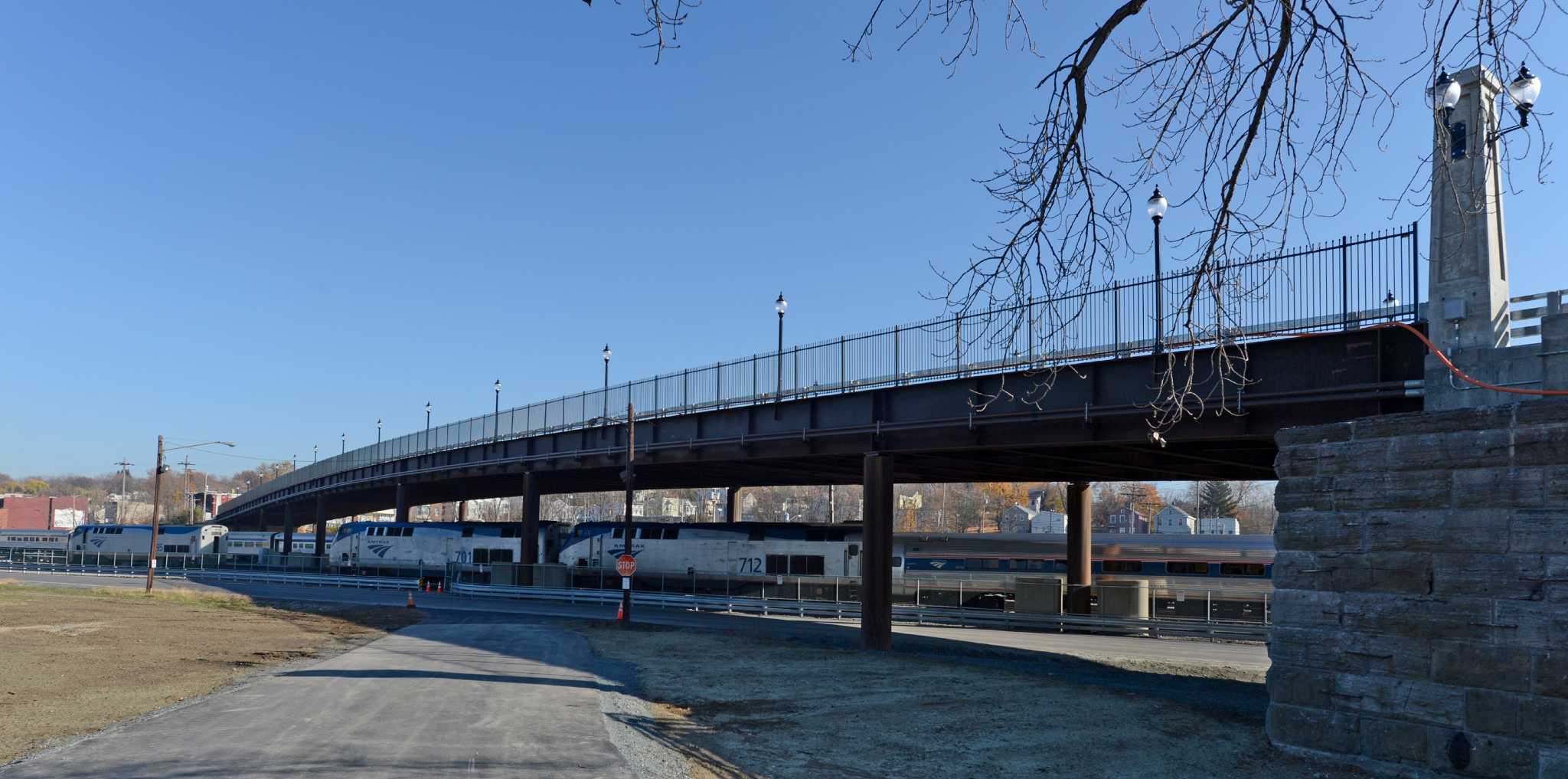 Photos: Bridge work finished