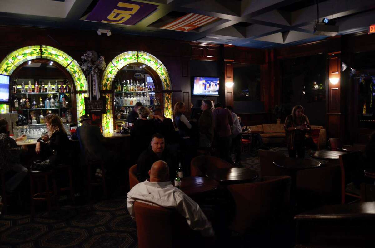 Pub Crawl: Raffles Restaurant & Bar