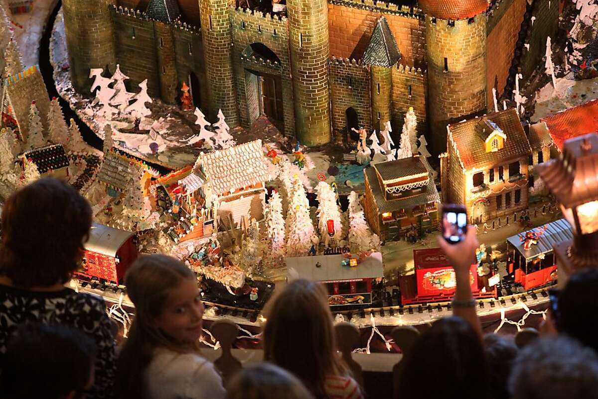 These epic SF holiday sugar castles take 300 hours to create, use 1,000 ...