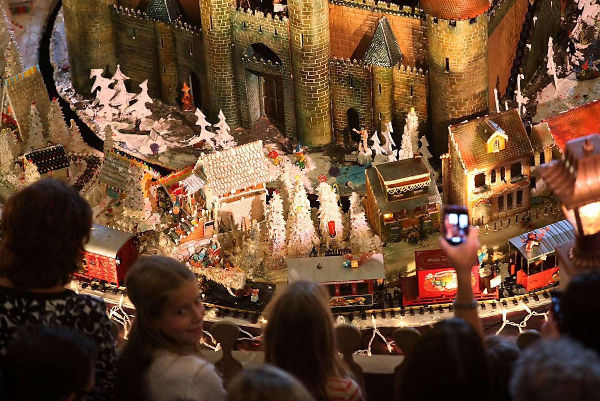 These epic SF holiday sugar castles take 300 hours to create, use 1,000 ...