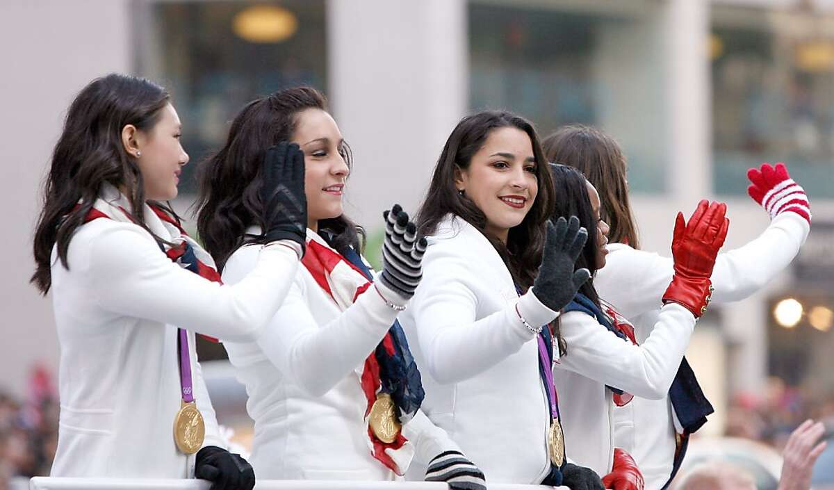 Sandy victims get lift at Macy's parade