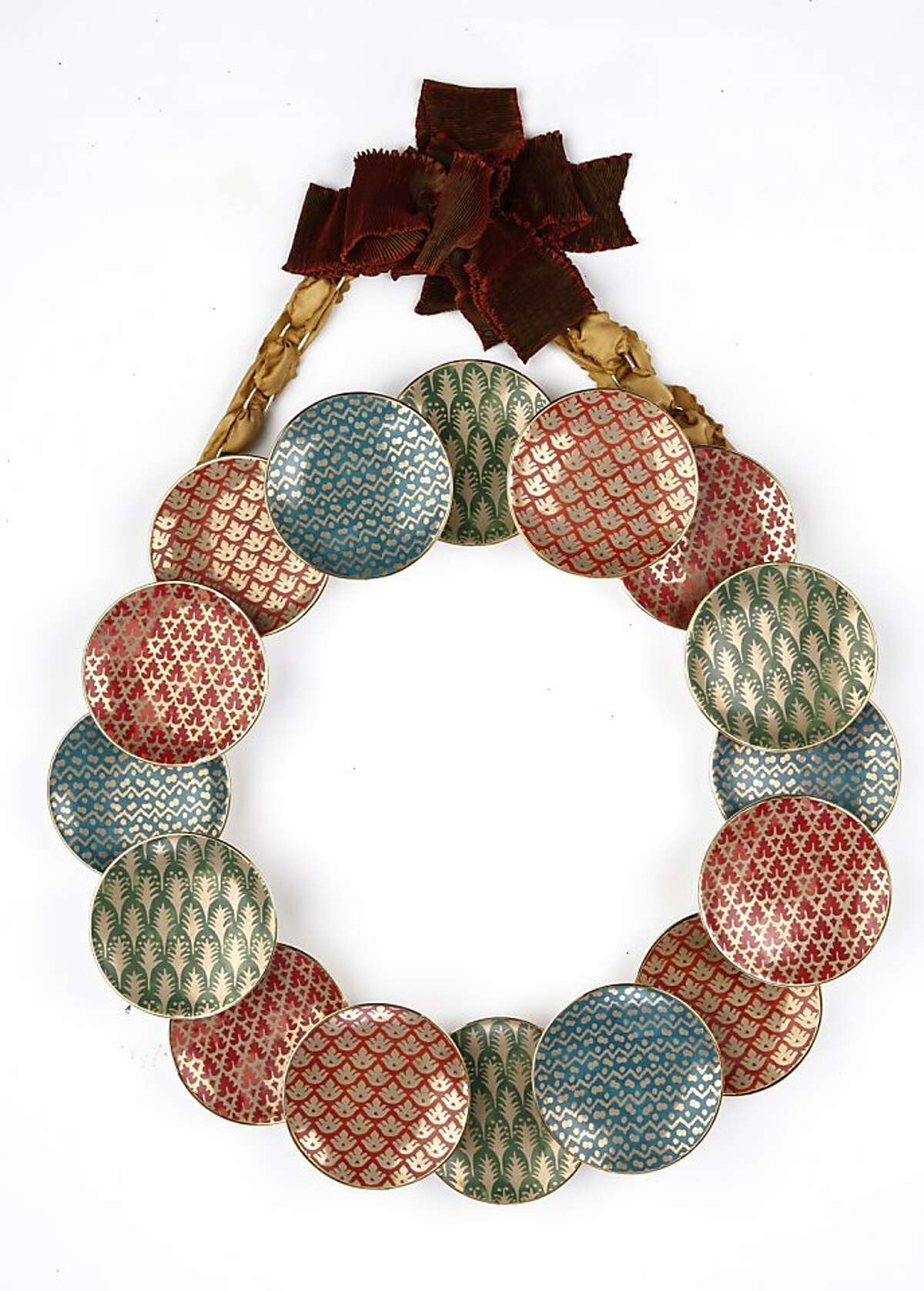 Wreath auction: Circle of charity, art