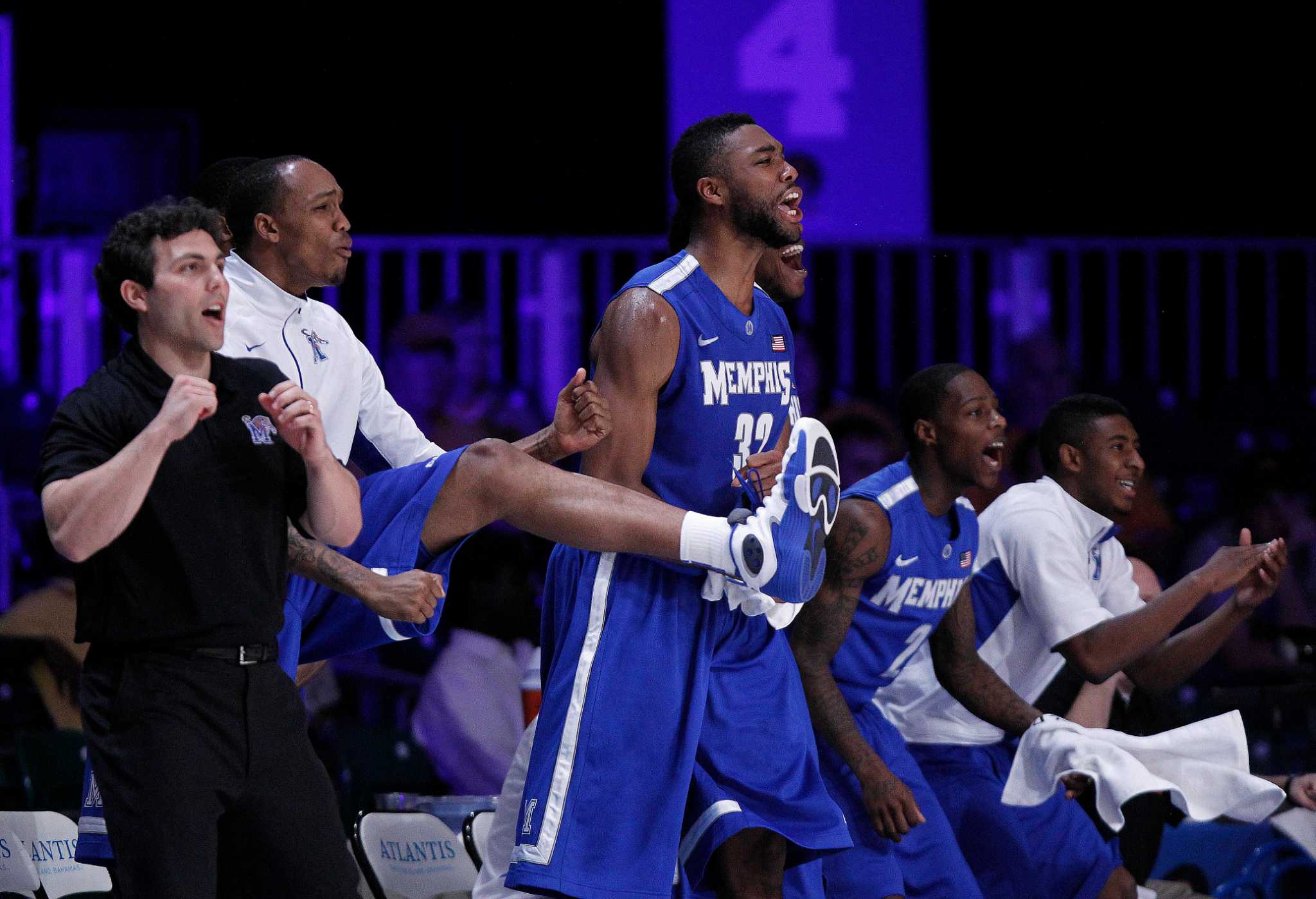 Duke holds off No. 2 Louisville