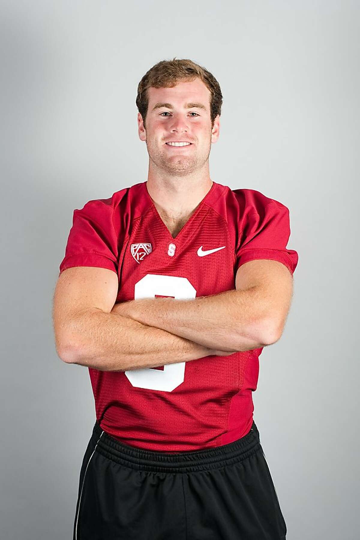 Kevin Hogan quietly leads Stanford