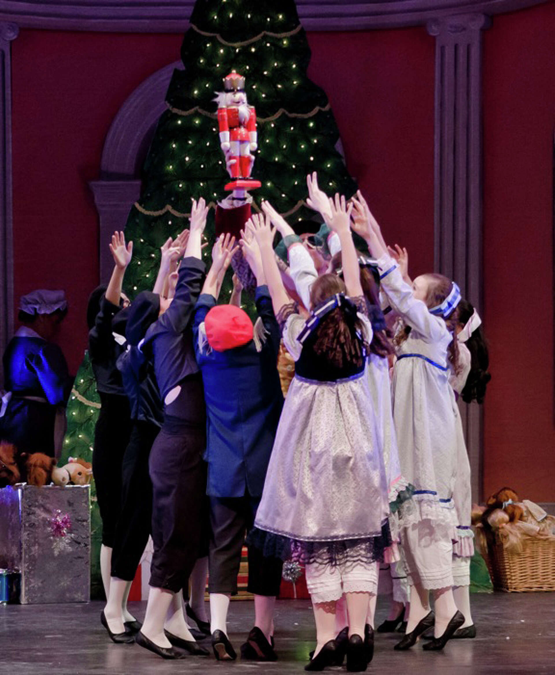 Beloved ballet 'Nutcracker' returns to entertain region with full casts ...