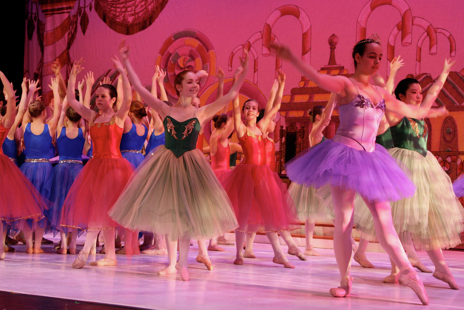 Beloved ballet 'Nutcracker' returns to entertain region with full casts ...