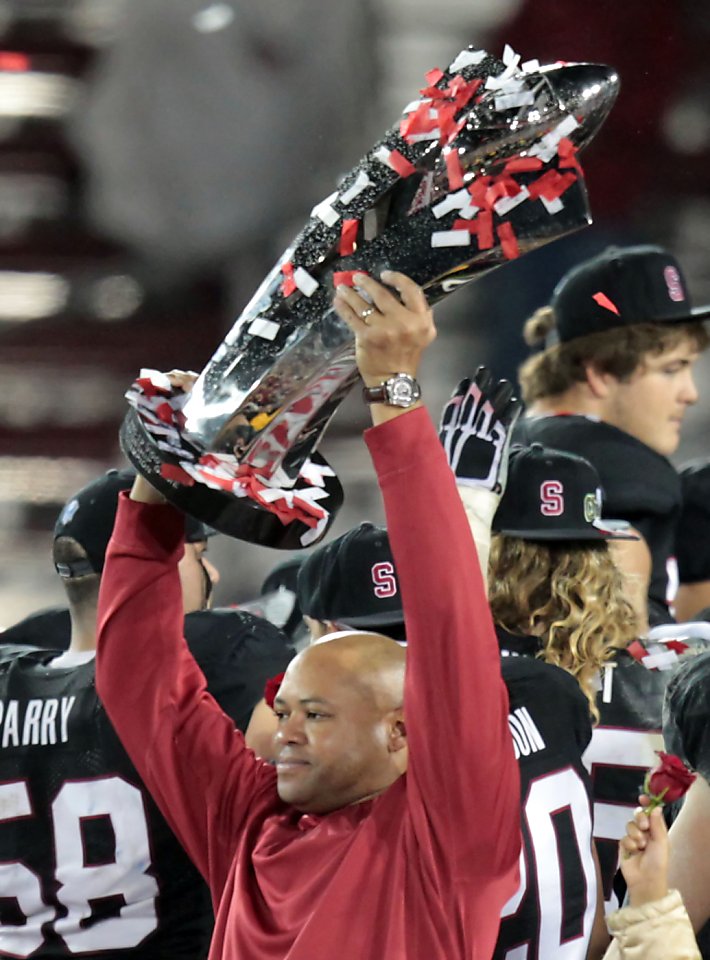 Stanford extends Shaw's contract