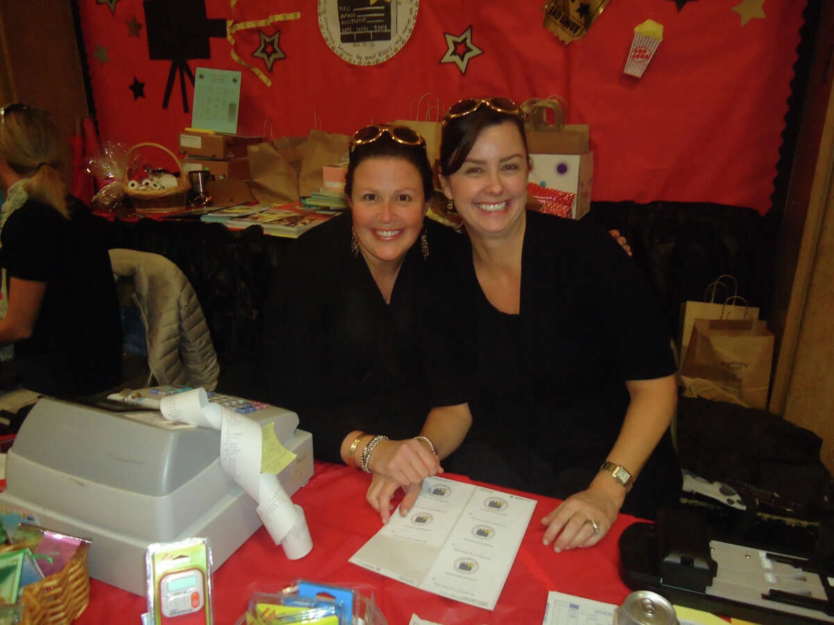Darien school Book Fair a 'Royle' success