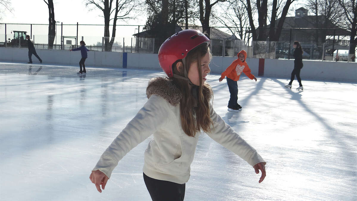 Westport PAL rink puts icing on holiday fun
