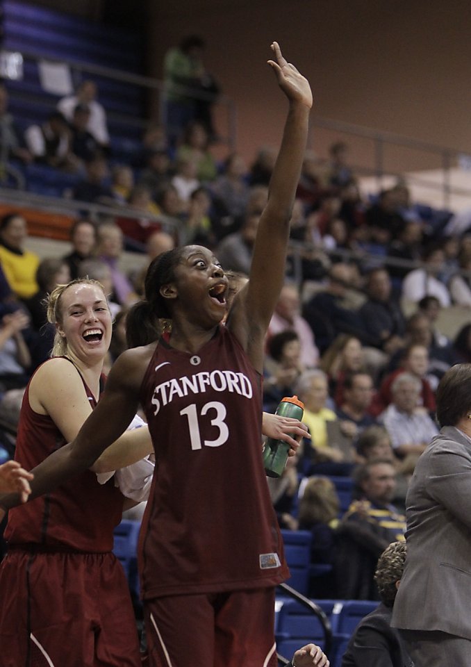 Stanford women win without big sister