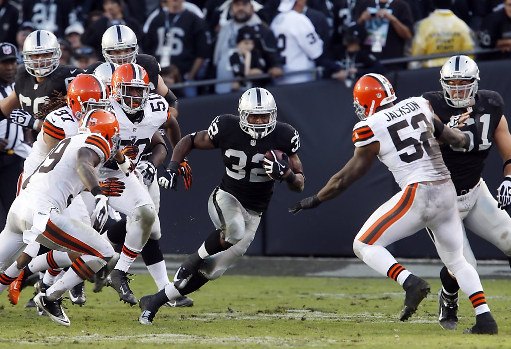 Stewart effective in Raiders' run game