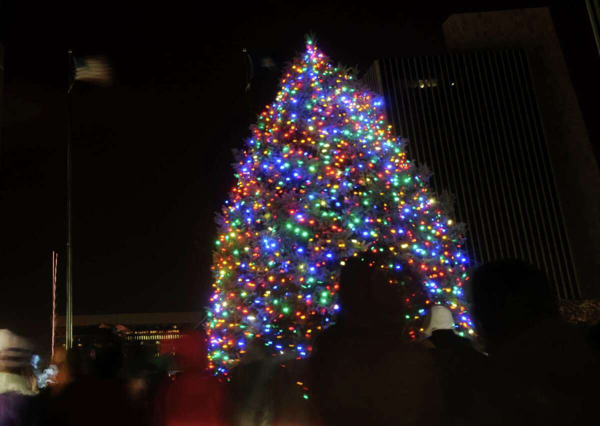 Holiday tree lighting