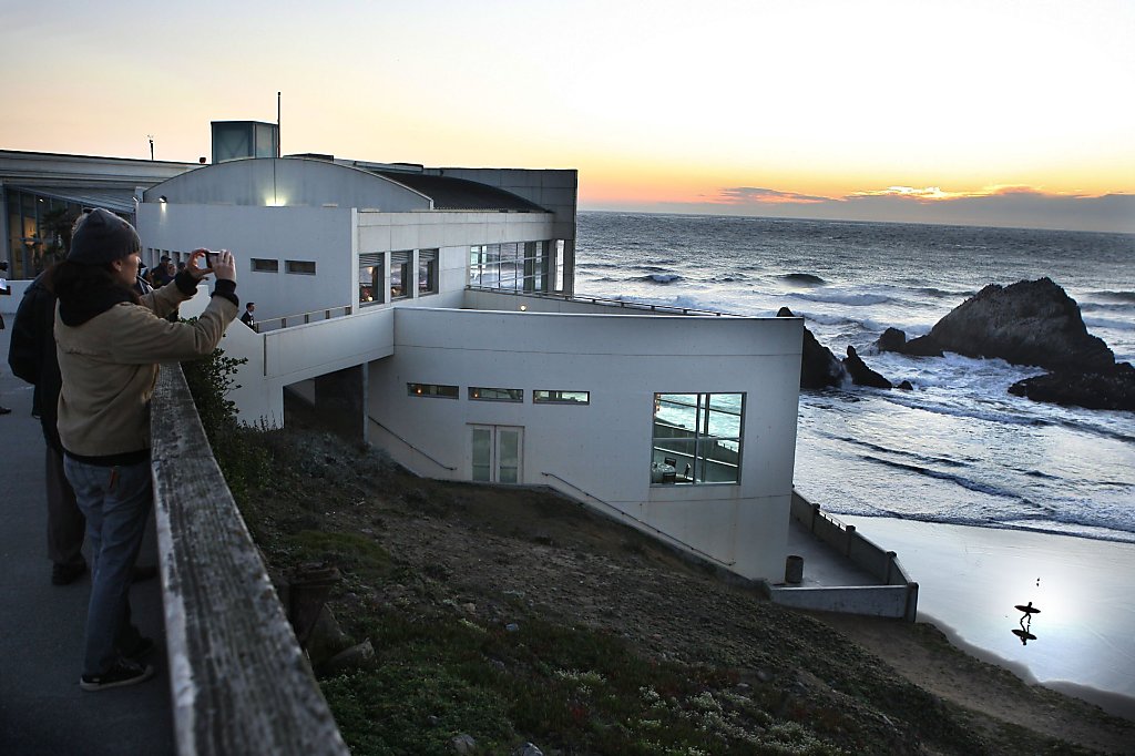 It's last call, for now, at famous Cliff House