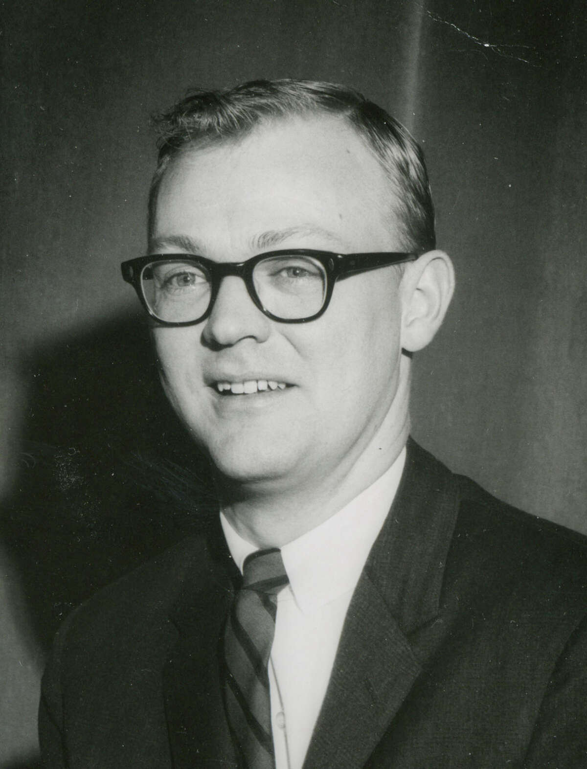 Don Decker: Man behind the news, dies at 79