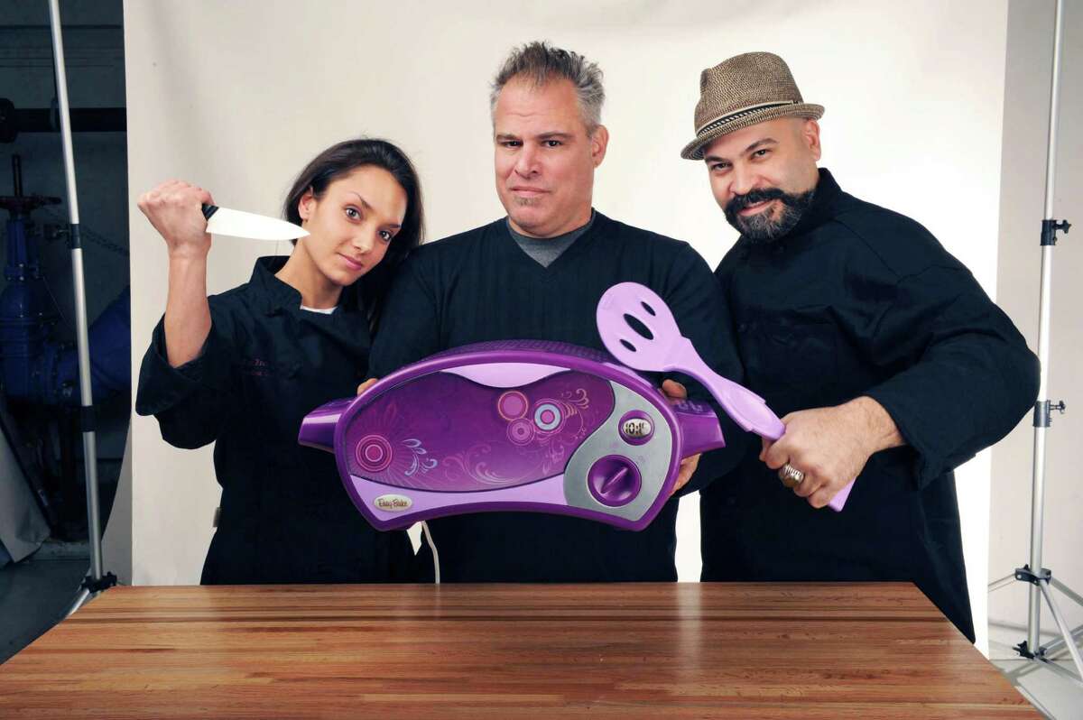 Toy oven leaves pro chefs cold