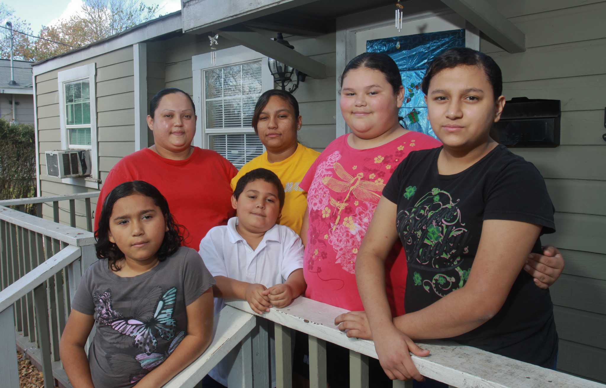 Parents of 5 encourage kids despite hardships