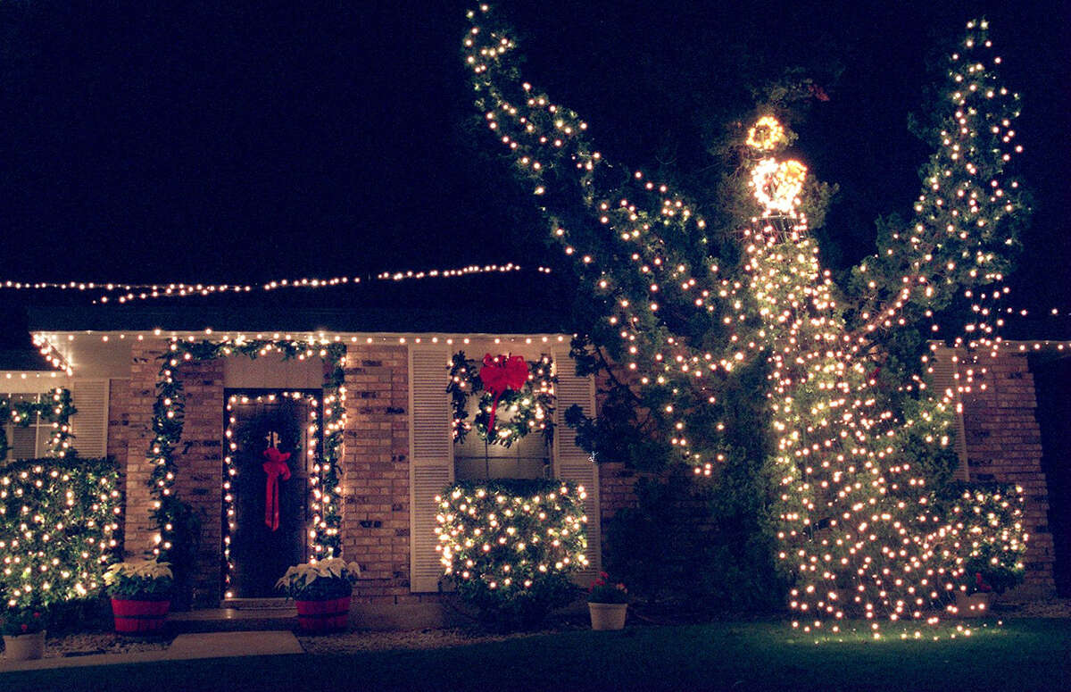 Windcrest residents prepare for Light-Up